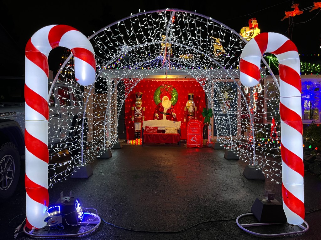 [Updated!] Last Chance to View Great Christmas Lights in Highline 2024 ...
